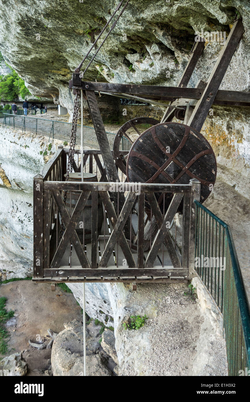Medieval well village france hi-res stock photography and images - Alamy