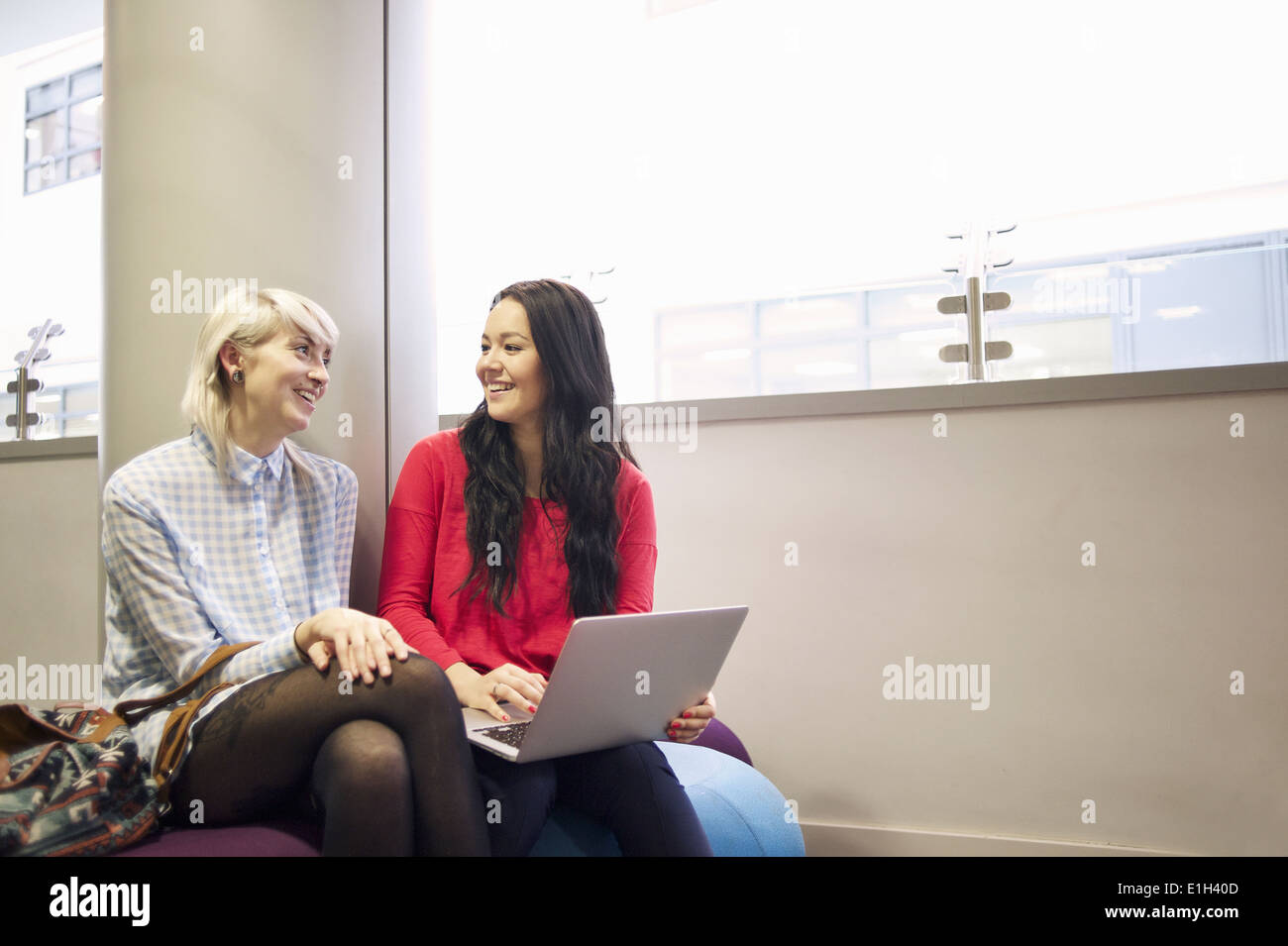 Women laptop expression hi-res stock photography and images - Alamy