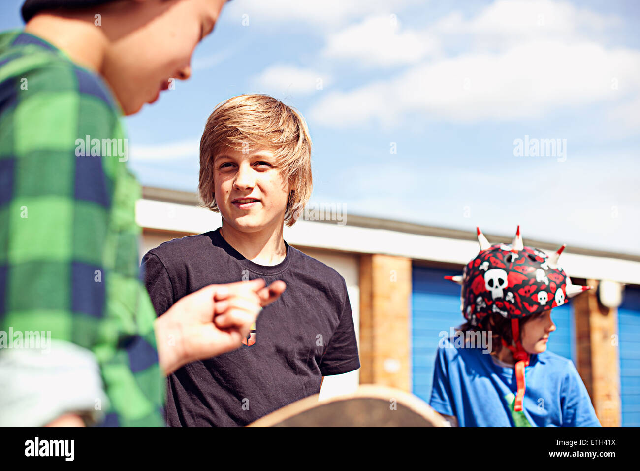 Boys talking hi-res stock photography and images - Alamy