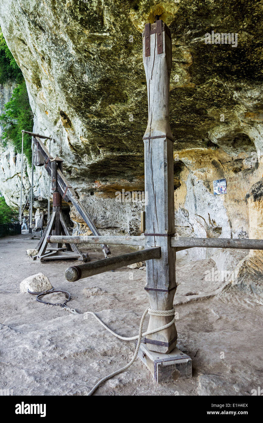 Medieval capstan at stone quarry in fortified troglodyte town La Roque ...