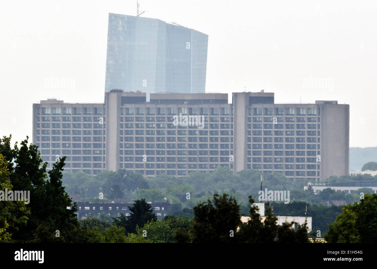 The new building of the European Central Bank (ECB) towers above the ...