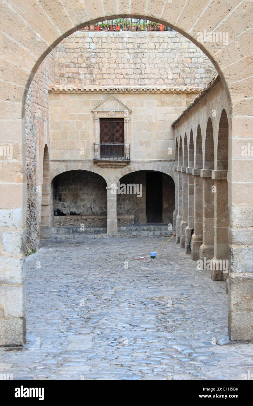 Gate entrance pillars hi-res stock photography and images - Alamy