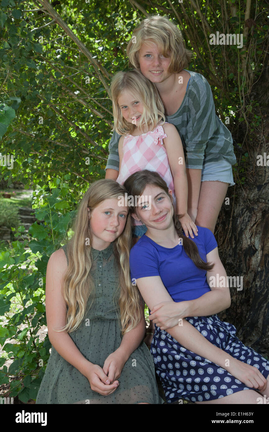 Four girls hi-res stock photography and images - Alamy