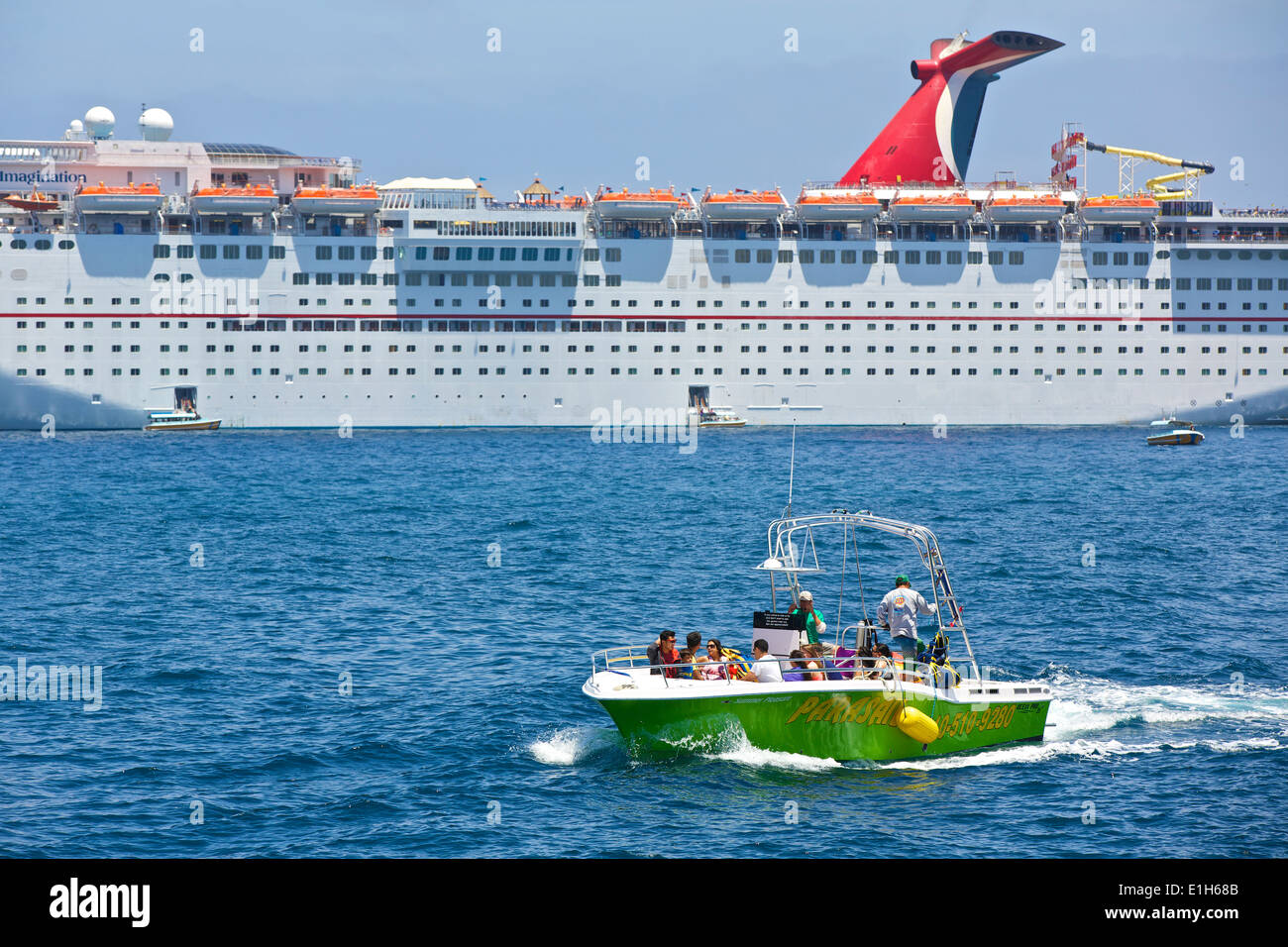 Parasail Power Boat Returns To Avalon With The Cruise Ship Carnival ...