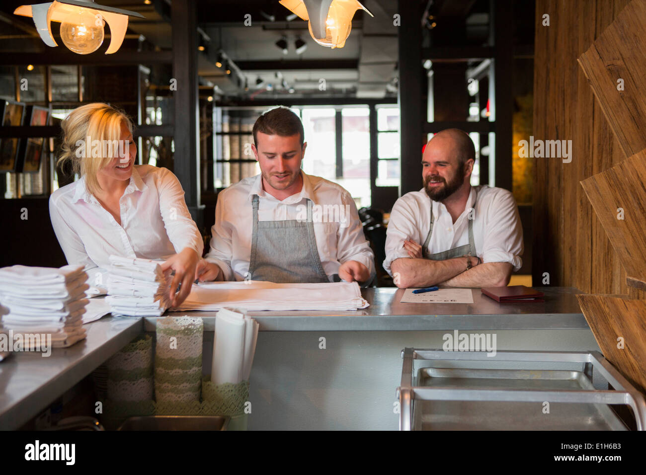 Restaurant server order hi-res stock photography and images - Alamy