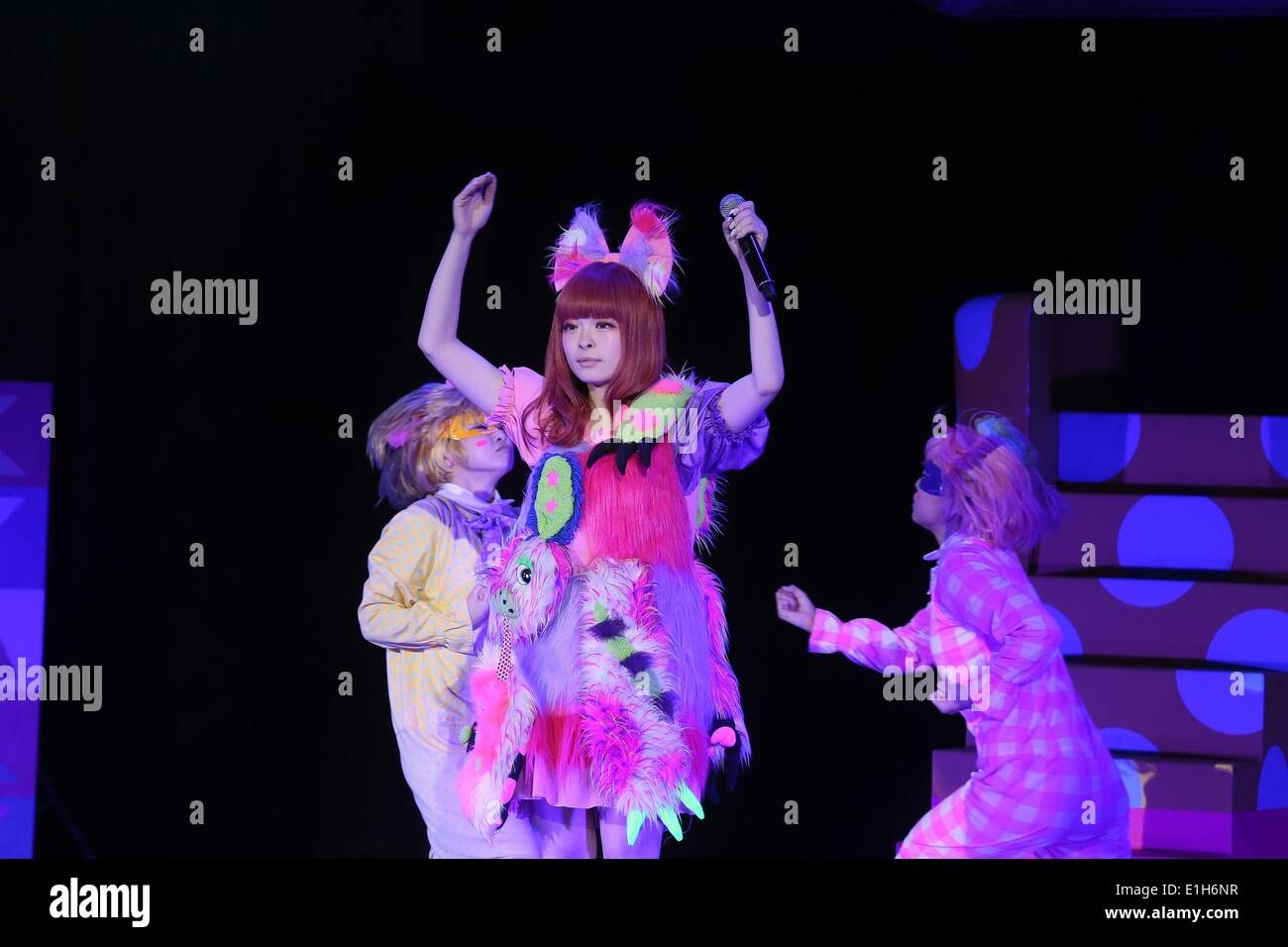 Taipei, China. 30th May, 2014. Japanese singer Kyary Pamyu Pamyu holds ...