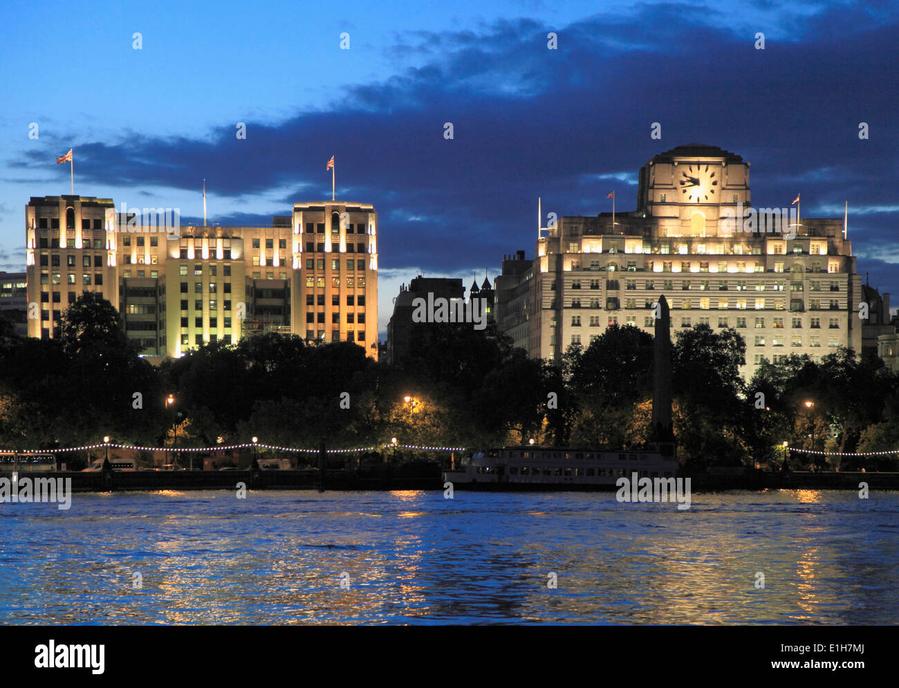 Victoria embankment hi-res stock photography and images - Alamy