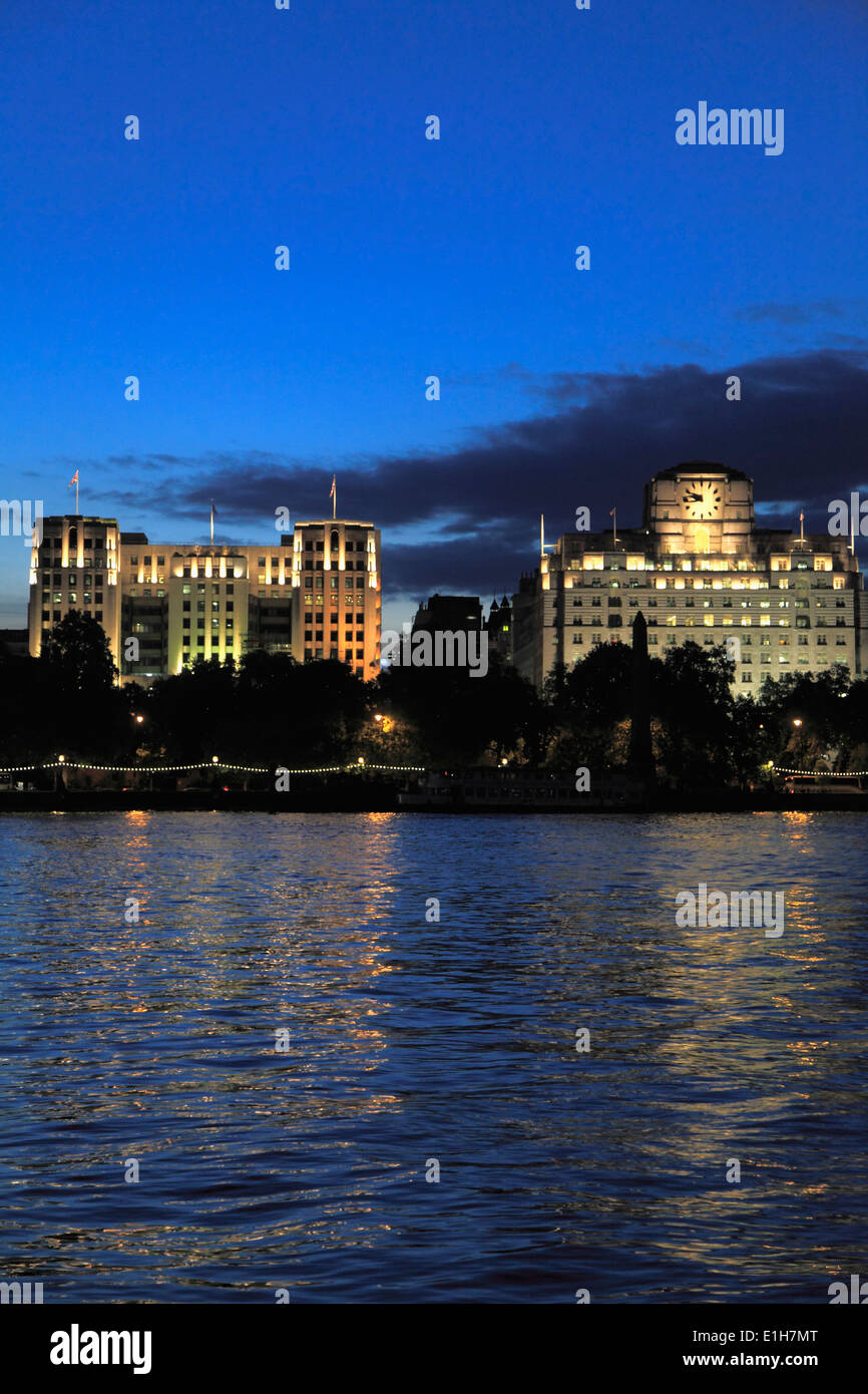 Victoria embankment hi-res stock photography and images - Alamy