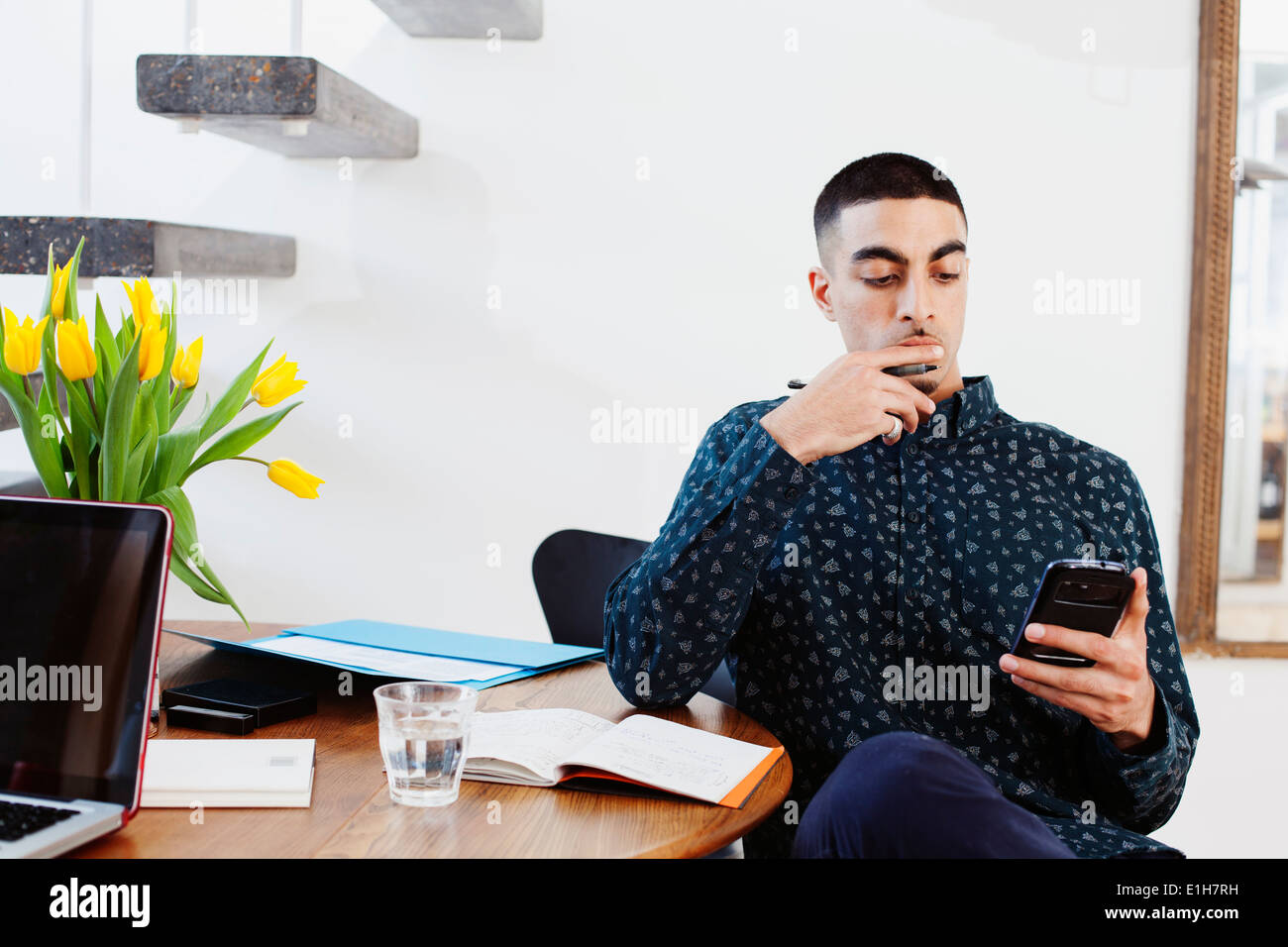 Man sitting table using smartphone hi-res stock photography and images ...