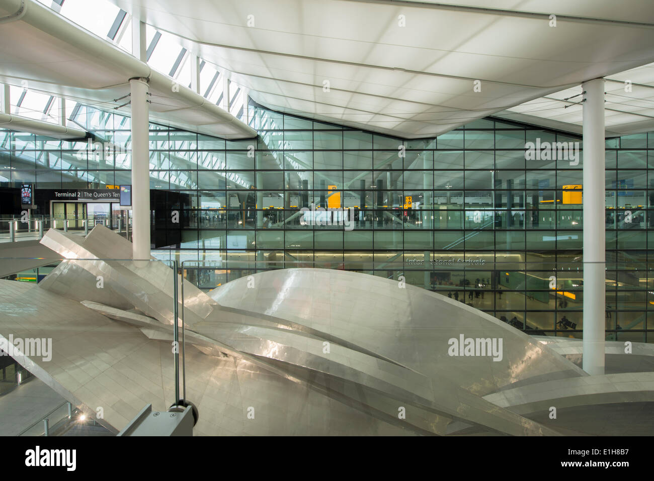 Queens building heathrow hi-res stock photography and images - Alamy