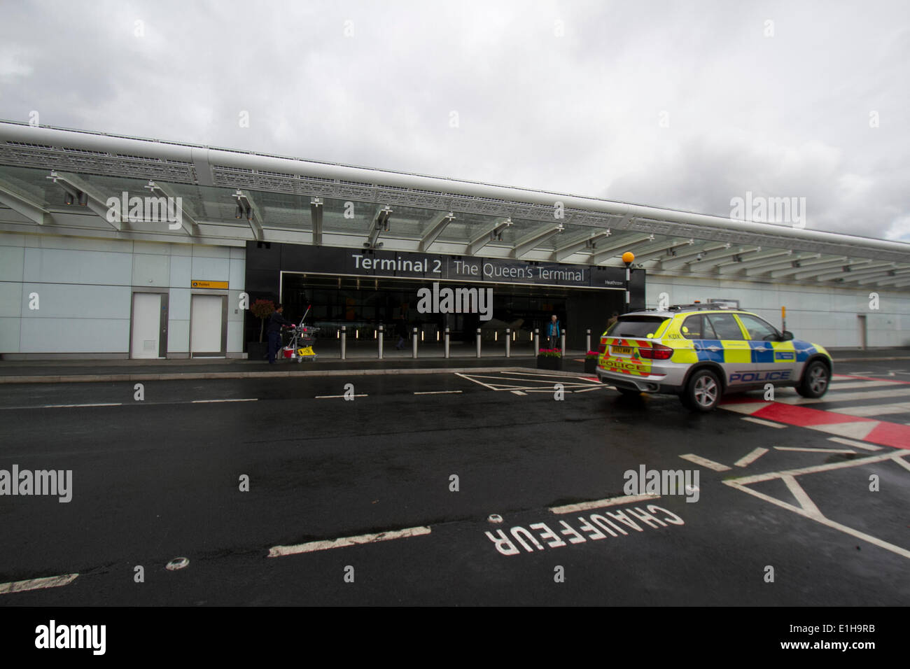 Terminal 5 heathrow airport outside hi-res stock photography and images ...