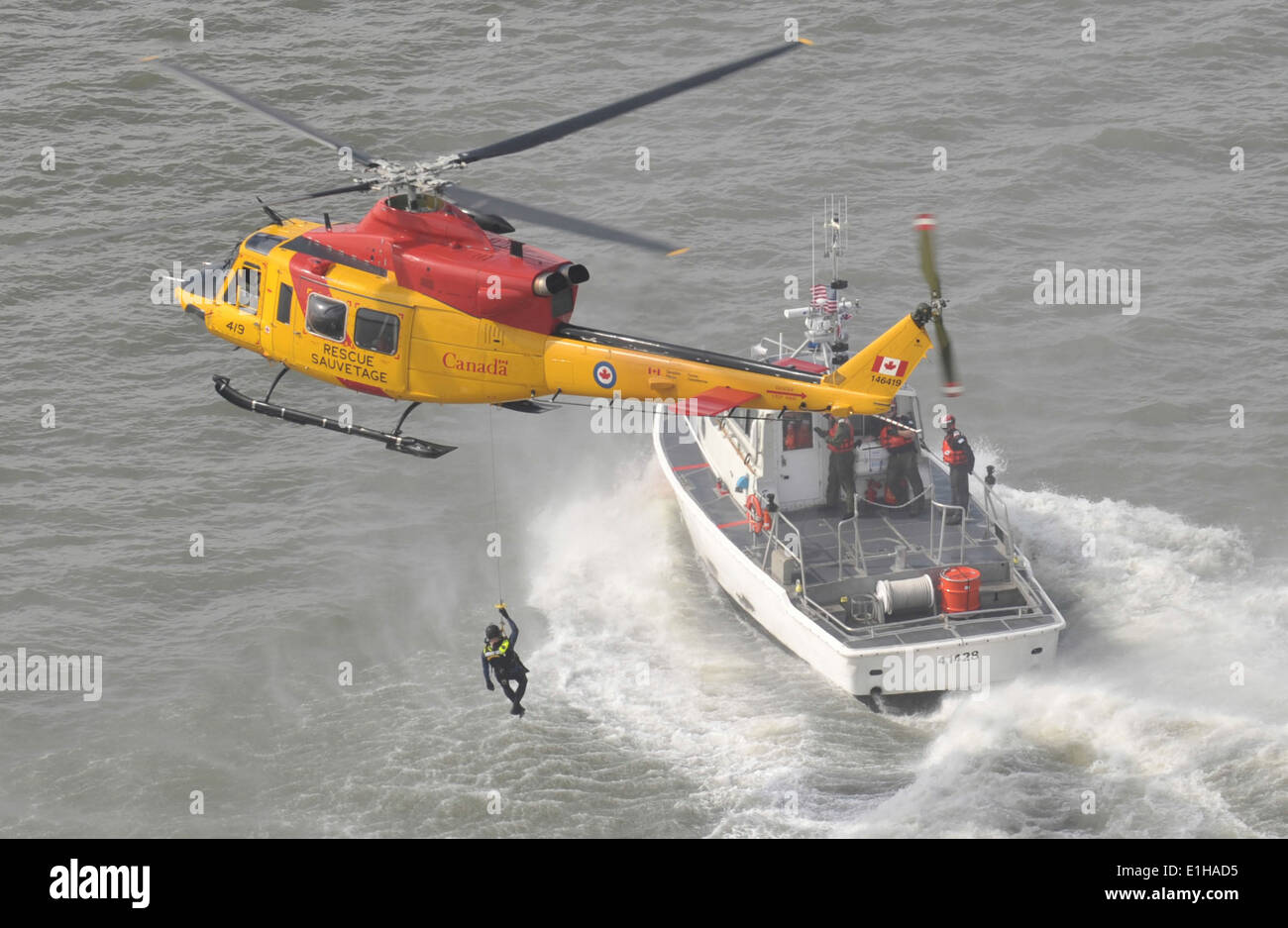 A Canadian Armed Forces CH-146 Griffon helicopter assigned to Royal ...