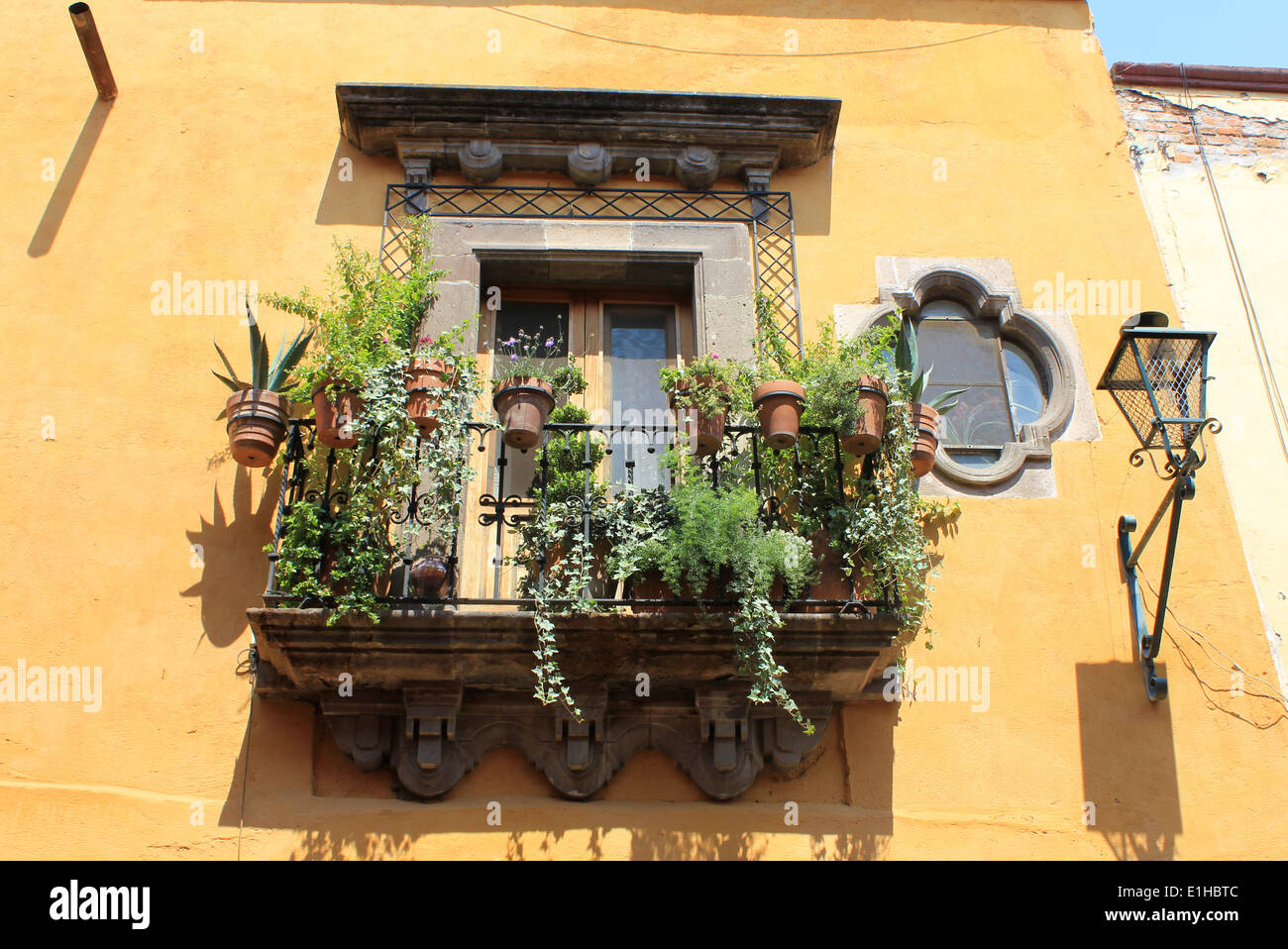 Mexican balcony hi-res stock photography and images - Alamy