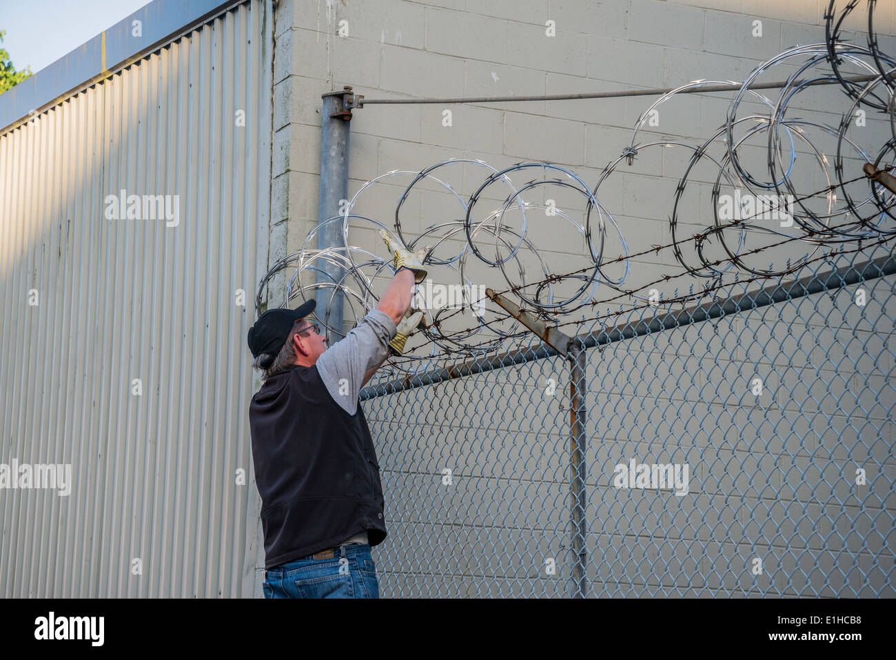 Razor wire fence hi-res stock photography and images - Alamy