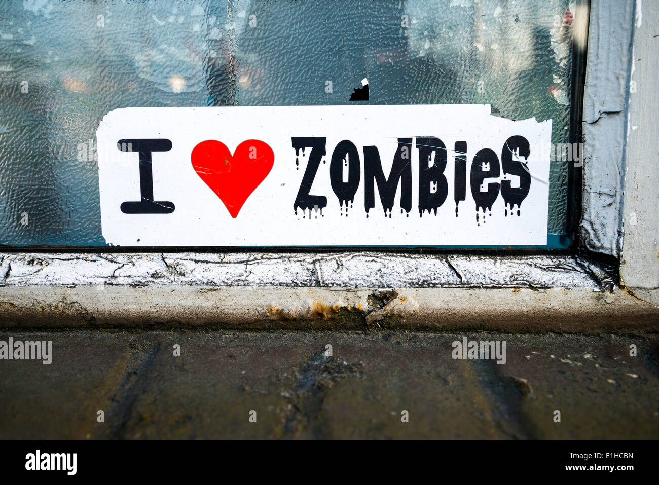 I love Zombies sticker in window Stock Photo - Alamy