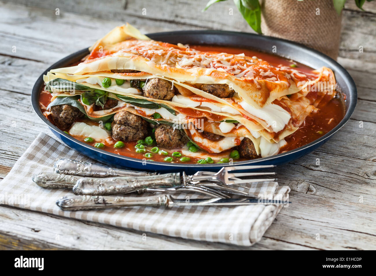 Lasagna pan hi-res stock photography and images - Alamy
