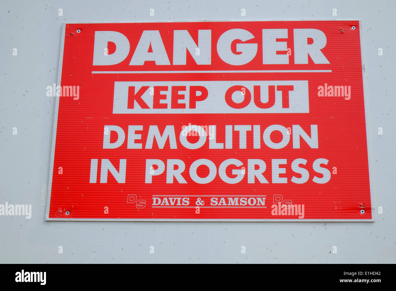 Demolition sign hi-res stock photography and images - Alamy
