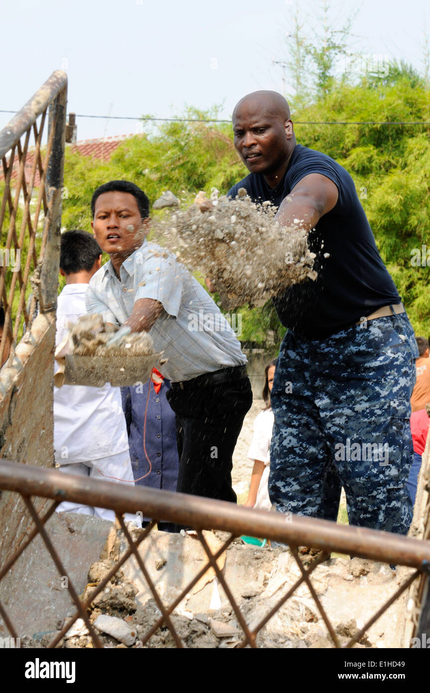 U s navy chief master at arms odis bell hi-res stock photography and ...