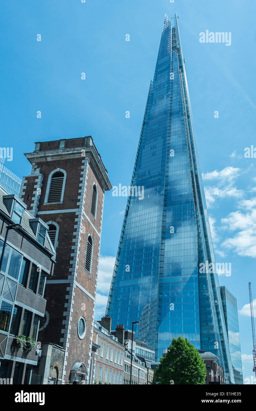 Pyramid shaped skyscraper hi-res stock photography and images - Alamy