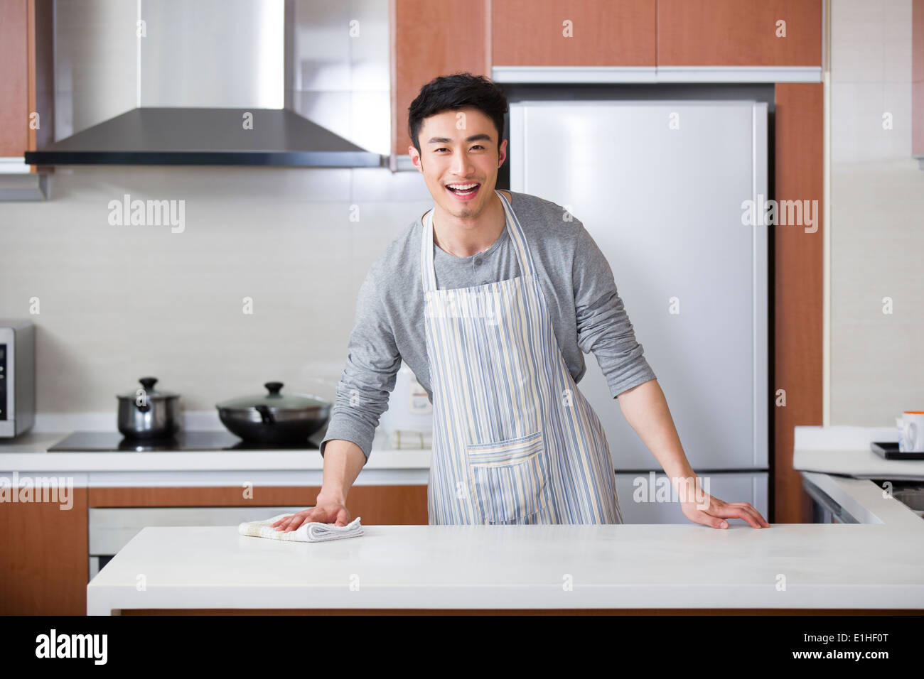 Young man cleaning counter hi-res stock photography and images - Alamy