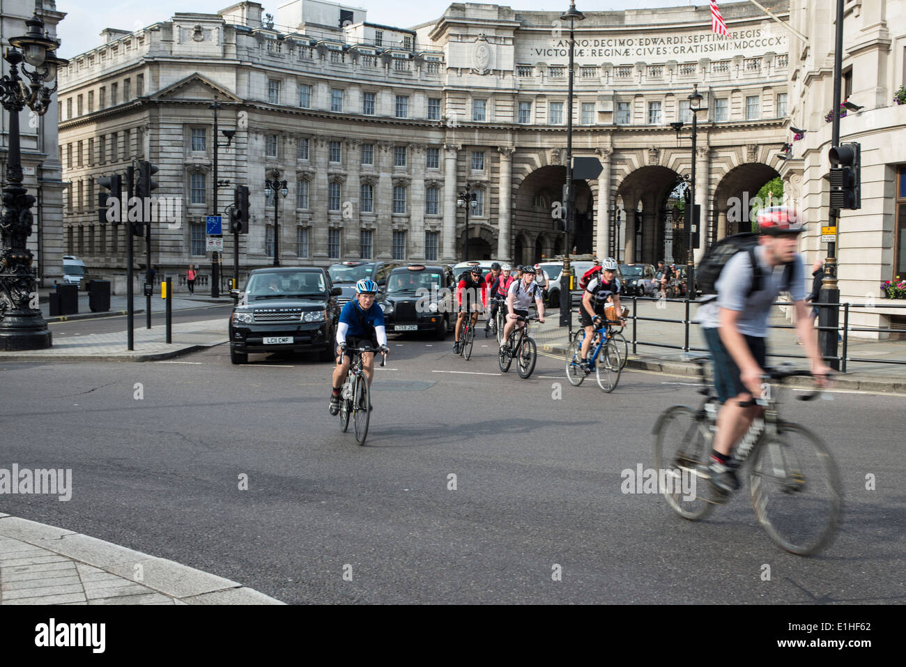 Commuters cyclists england hi-res stock photography and images - Alamy