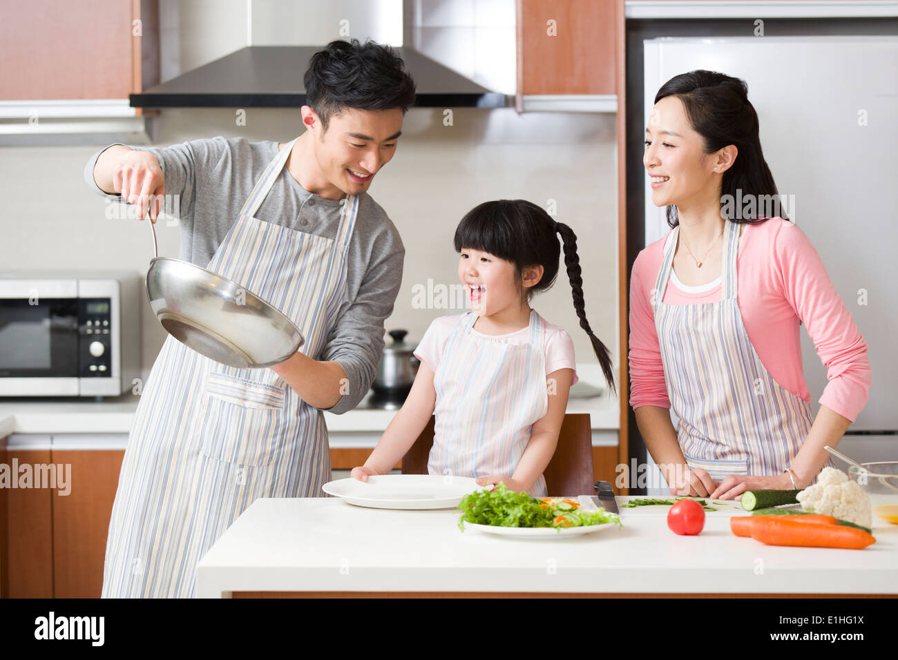 Kitchen chores father and mother hi-res stock photography and images ...