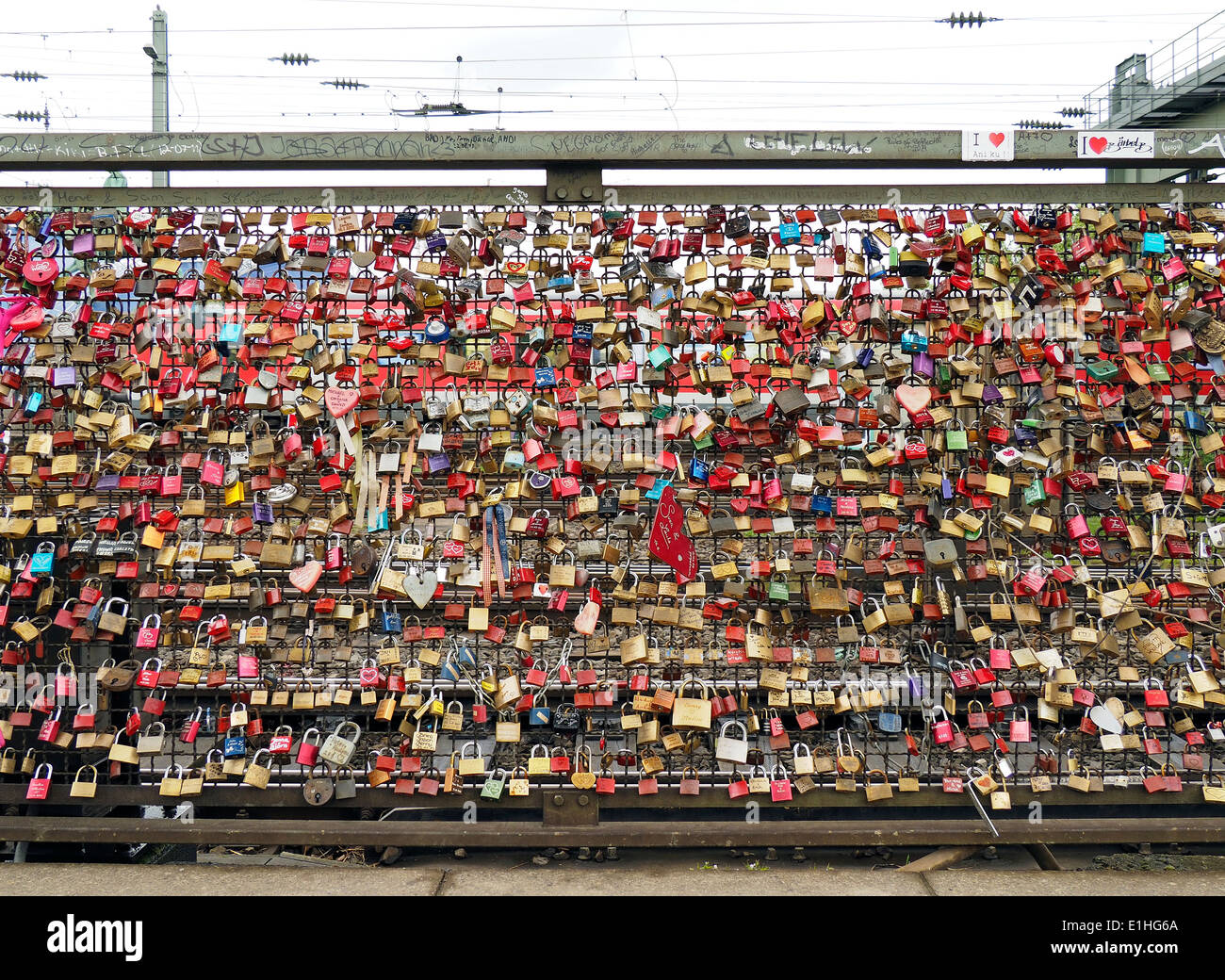 Love padlocks hohenzollern bridge hi-res stock photography and images ...