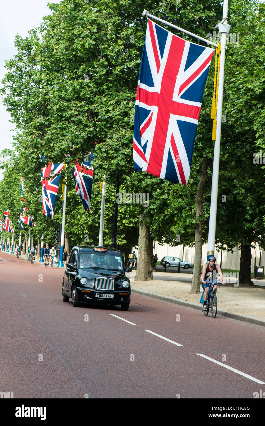 Pall mall flags hi-res stock photography and images - Alamy