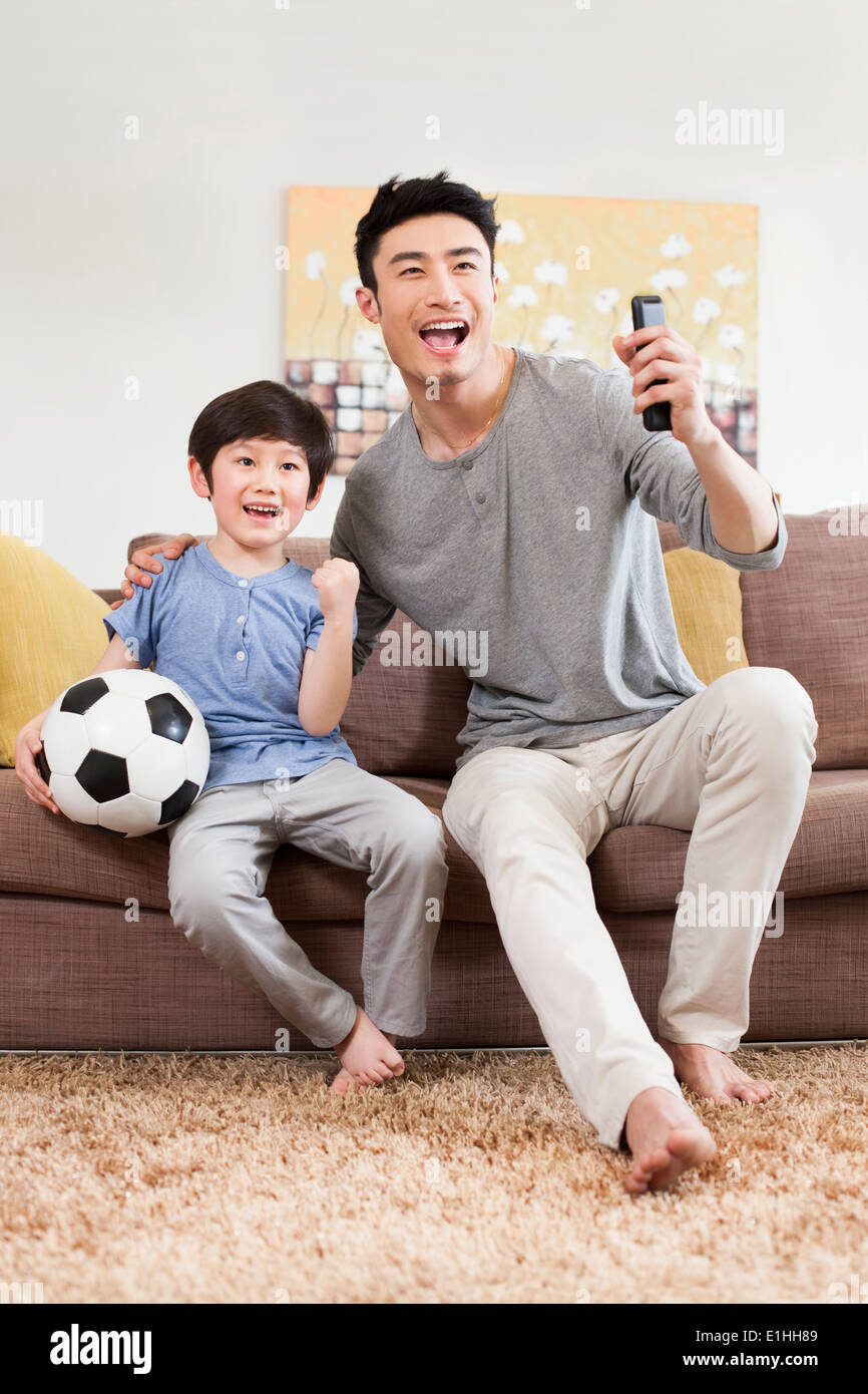 Father and son watching tv hi-res stock photography and images - Alamy