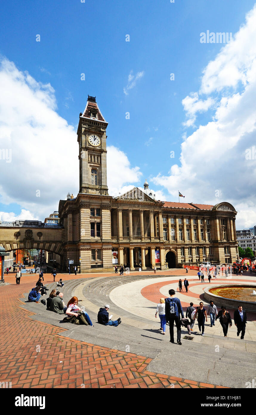 Museum, art gallery and clock tower in Chamberlain square, Birmingham ...