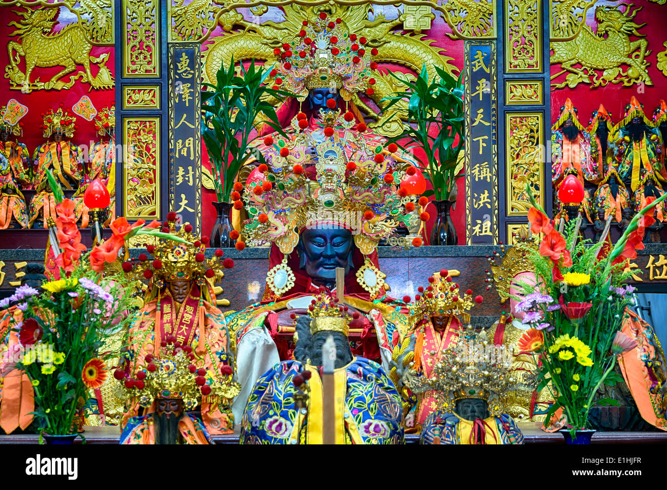 Altar in a Taoist temple in Taipei - Taiwan Stock Photo - Alamy