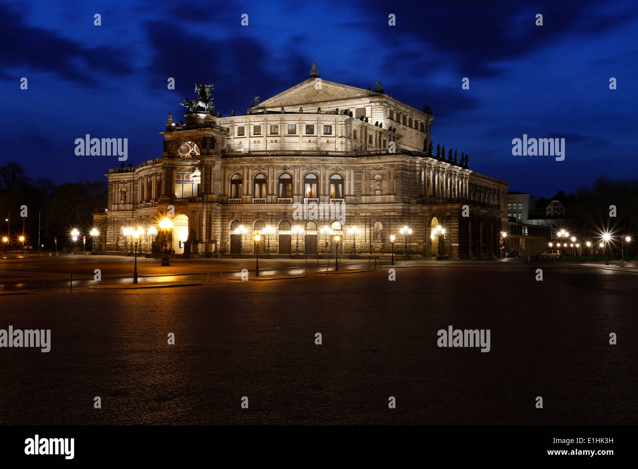 Opera semperoper architecture city hi-res stock photography and images ...