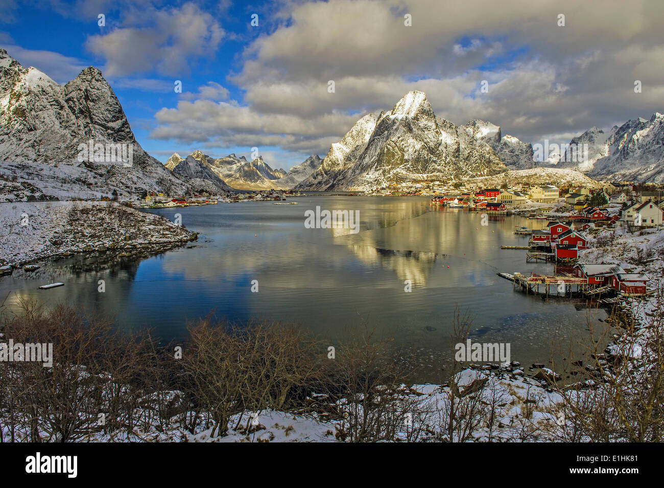 Reine, Reine Fjord, Lilandstinden mountain at the back, Moskenesøya ...