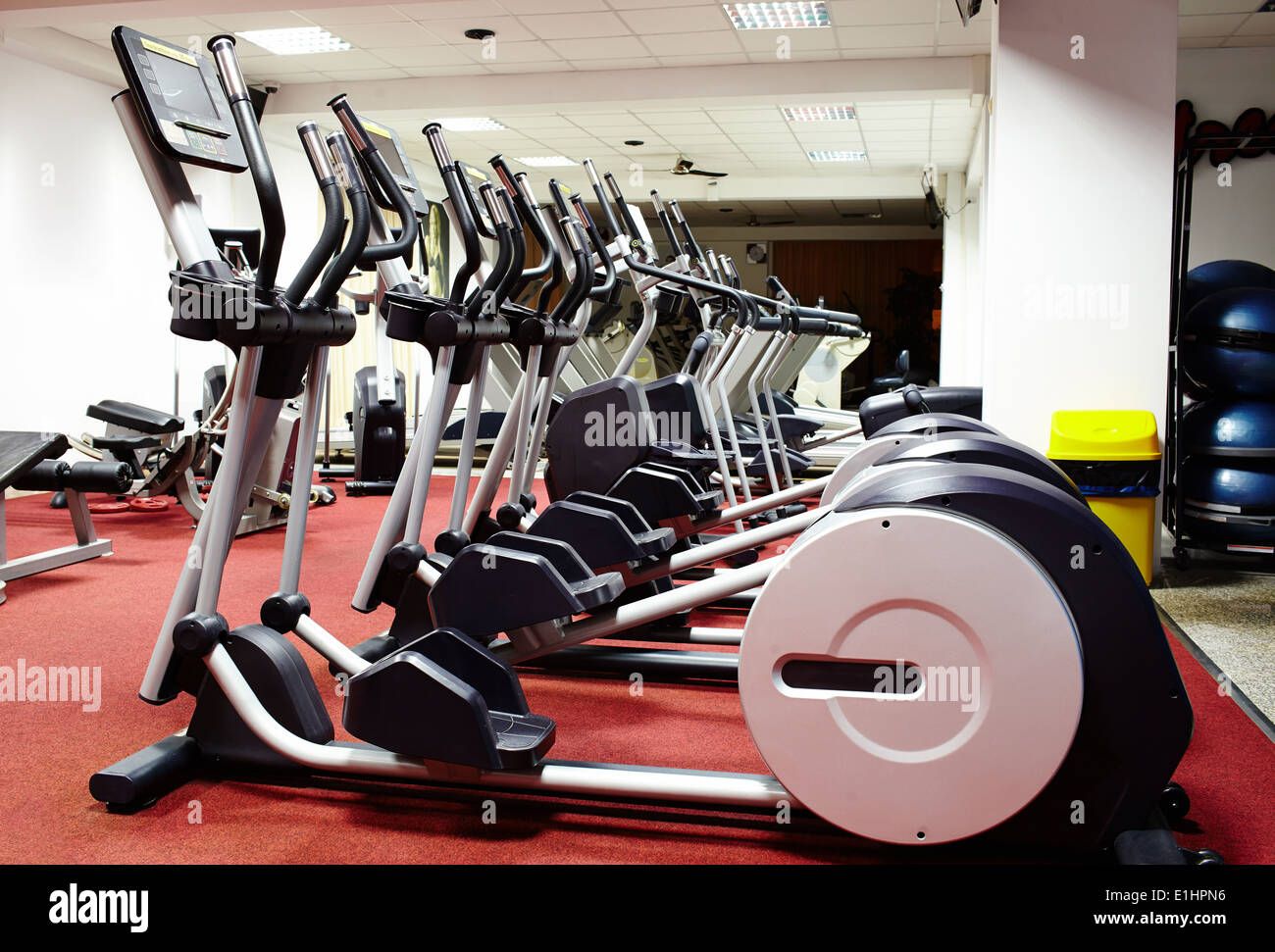 Group running machines hi-res stock photography and images - Alamy