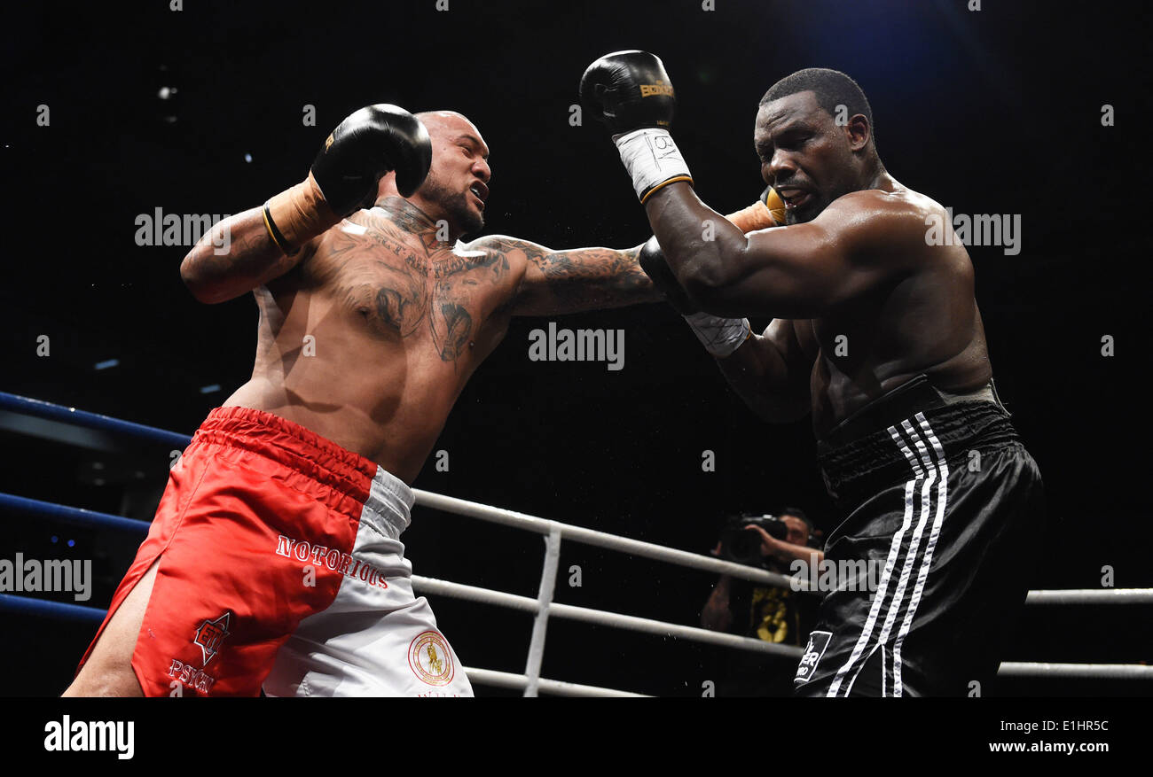 04.06.2014, Auckland, New Zealand. Hasim Rahman v Antz Nansen (red ...
