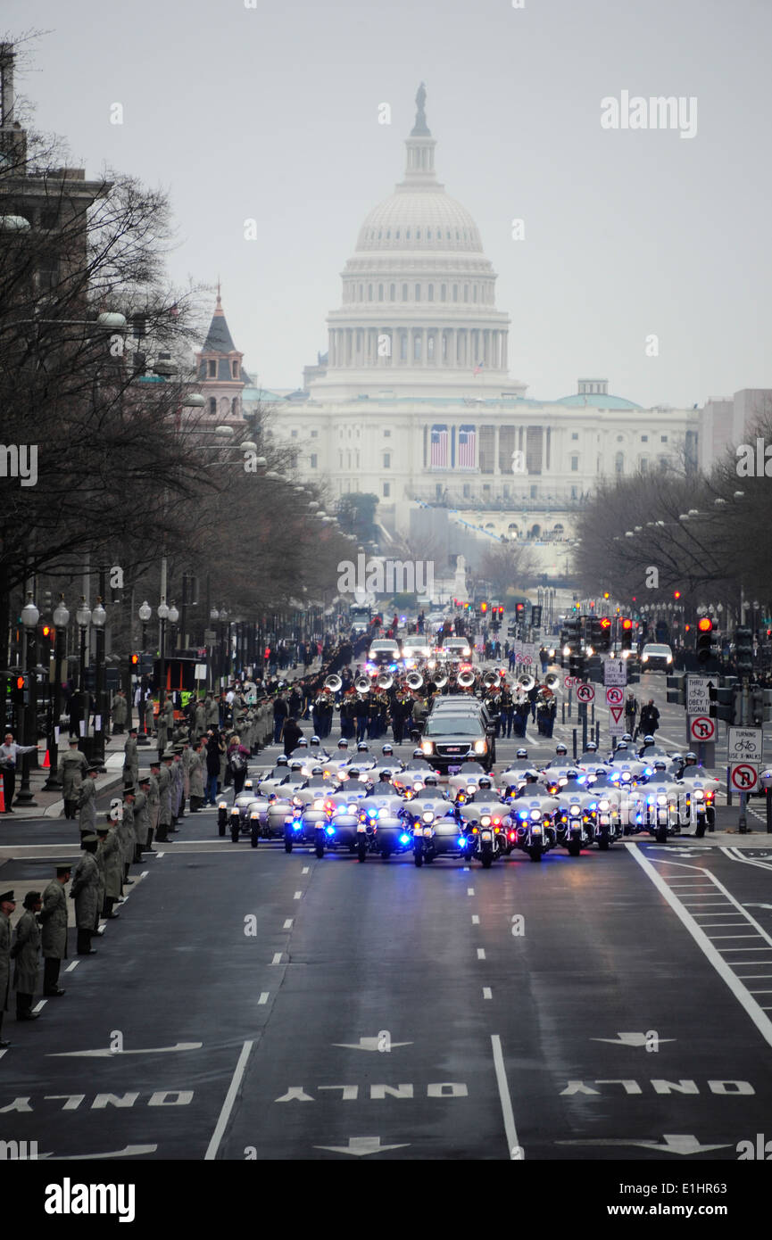 U.S. Service members with the Joint Task Force-National Capital Region ...