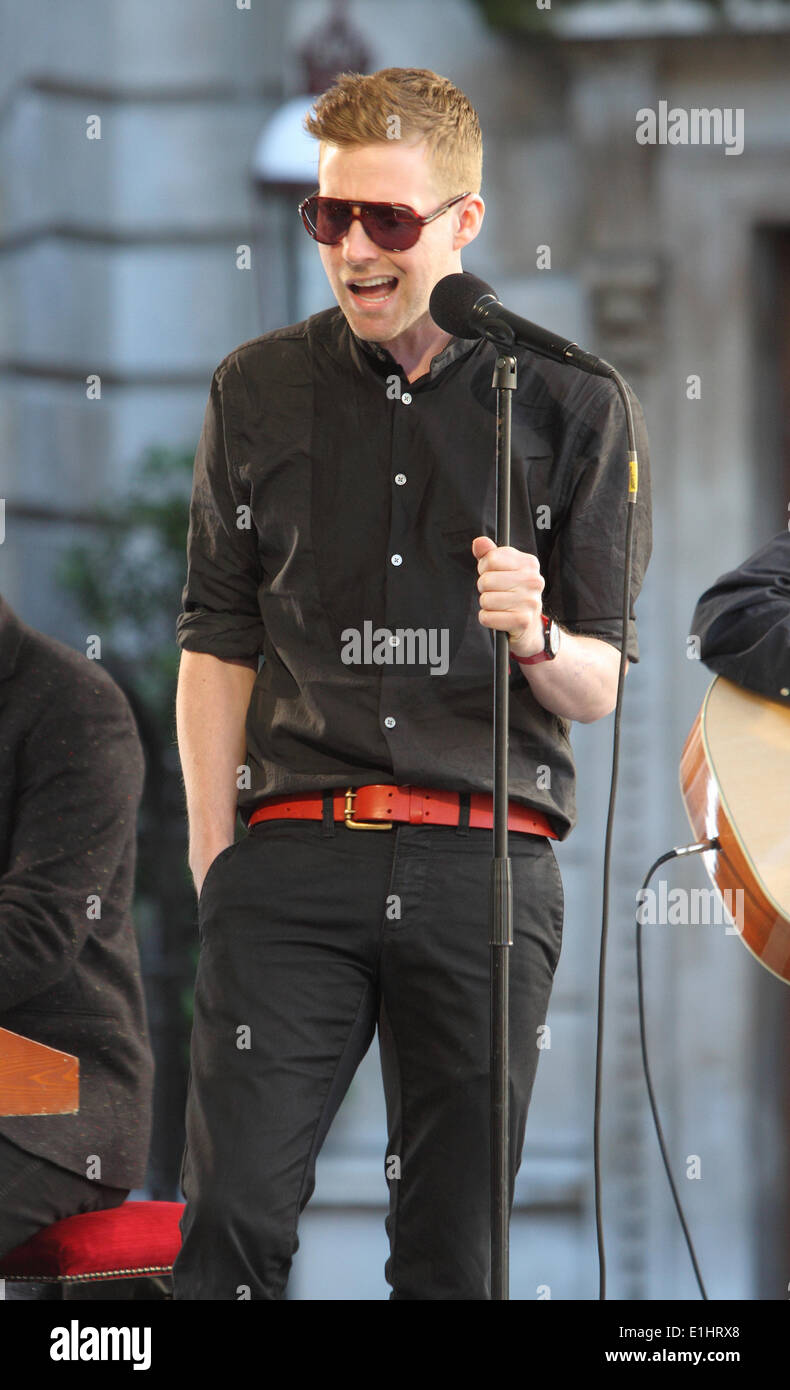 London, UK. 4th June 2014. Kaiser Chiefs - Lead singer Ricky Wilson ...