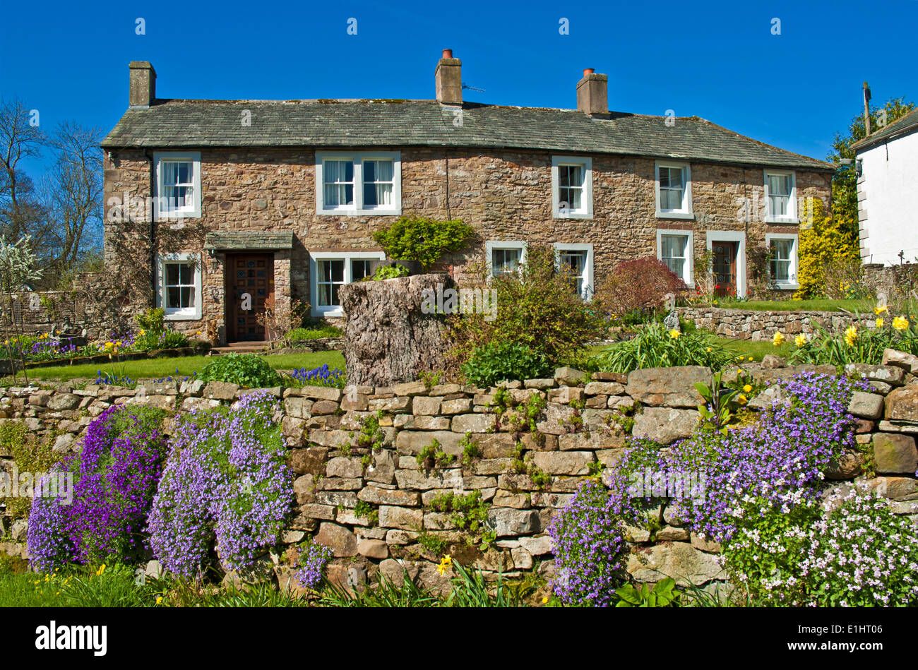 Lilac cottage and cumbria hi-res stock photography and images - Alamy