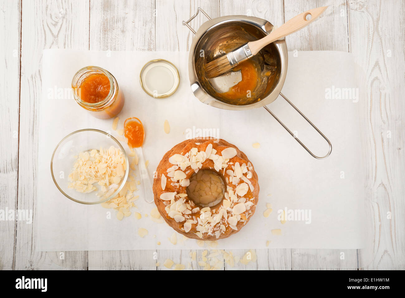 Italian almond ring cake hi-res stock photography and images - Alamy