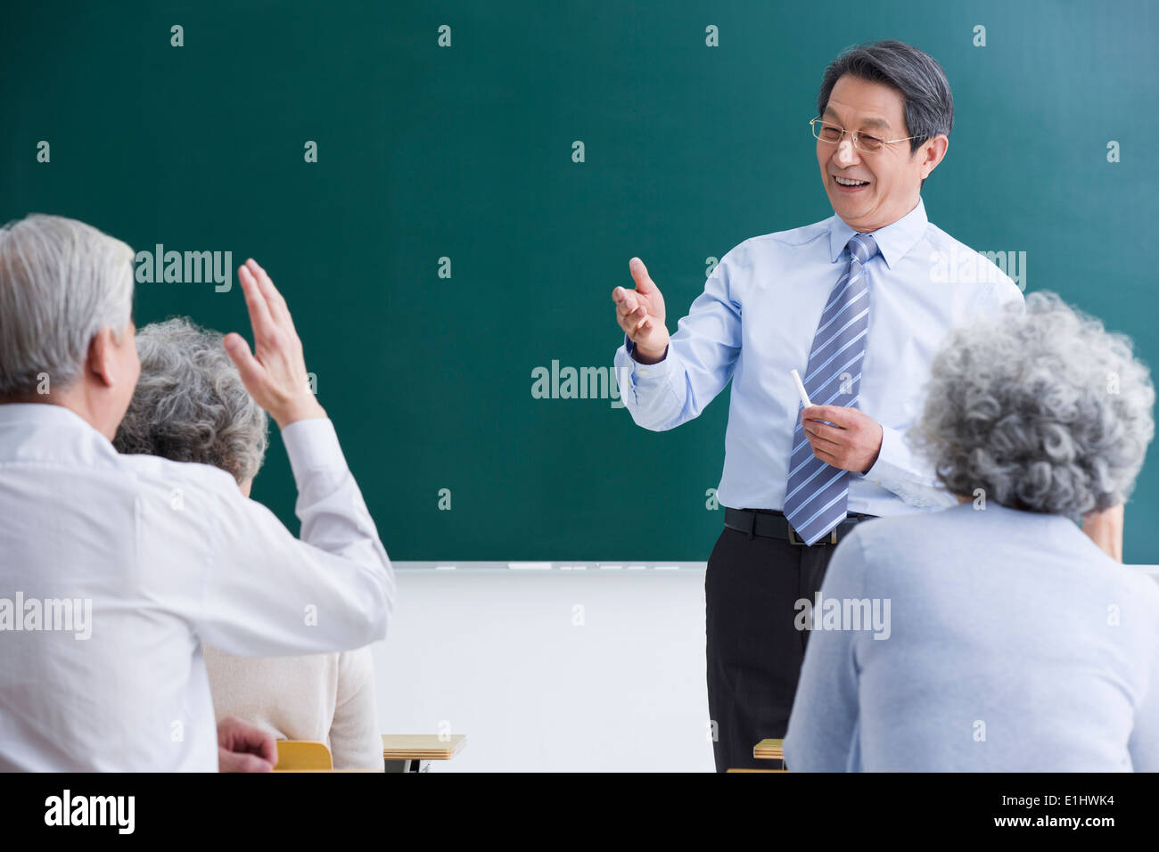 Senior adults having class hi-res stock photography and images - Alamy