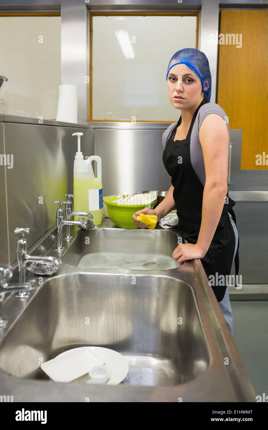Washing dishes restaurant hi-res stock photography and images - Alamy