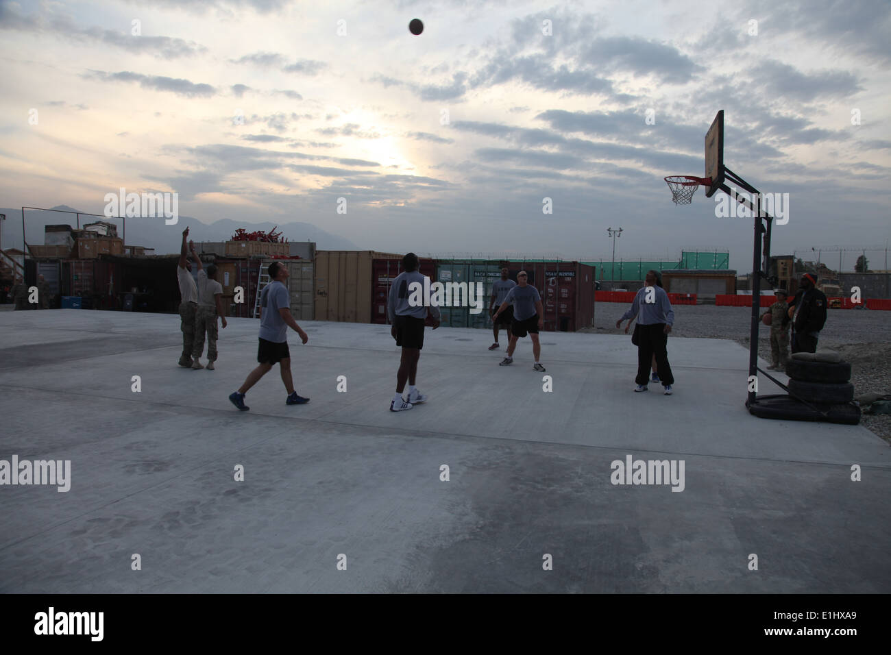 U.S. Soldiers with the 4th Brigade Combat Team, 1st Cavalry Division ...