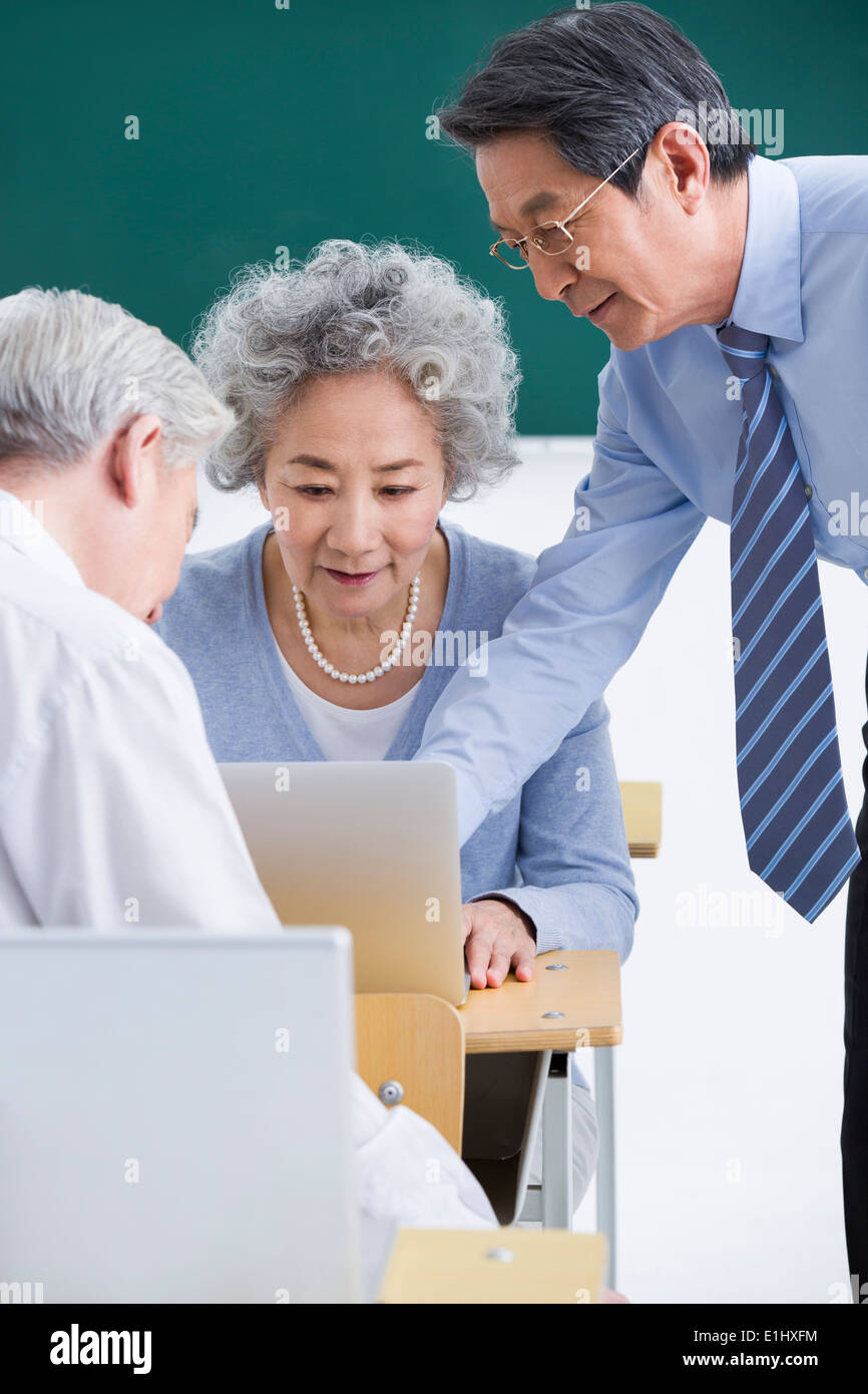 Senior adults having computer class at school Stock Photo - Alamy