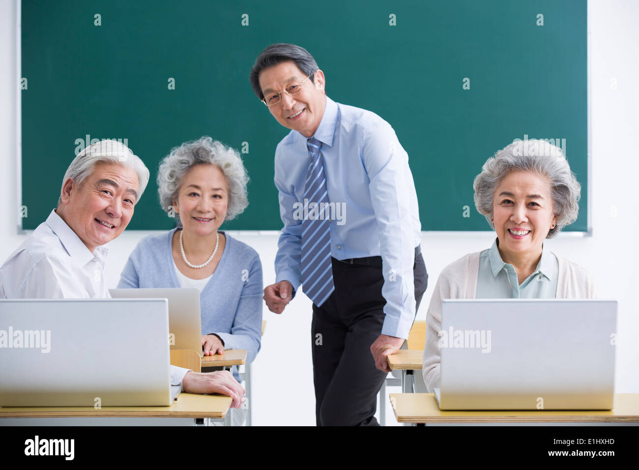 Senior adults having computer class at school Stock Photo - Alamy