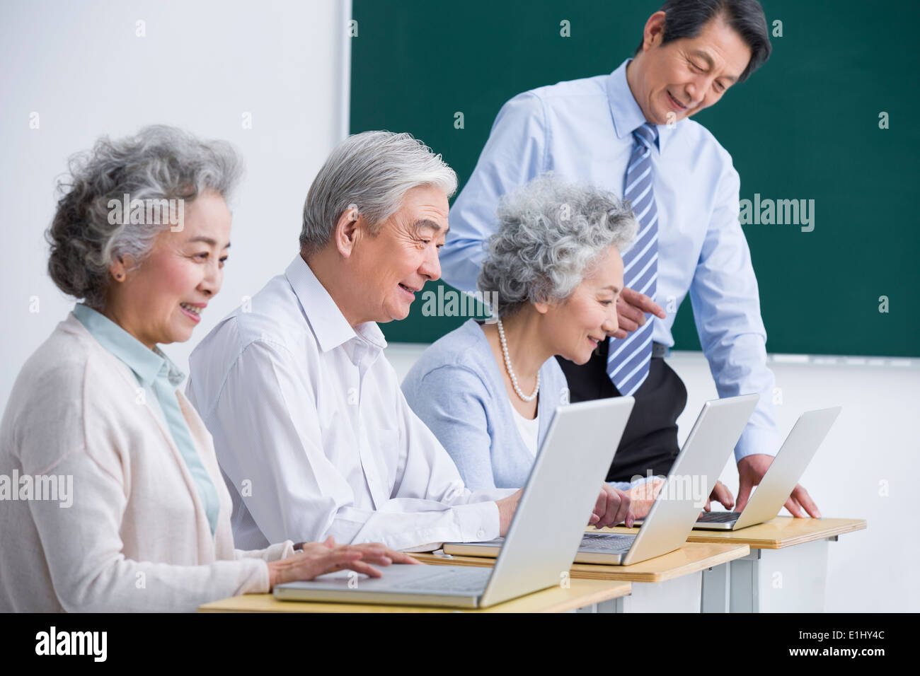 Senior adults having computer class at school Stock Photo - Alamy