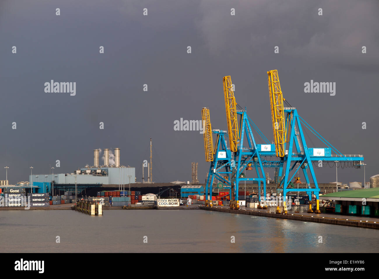 Industrial area of hull hi-res stock photography and images - Alamy
