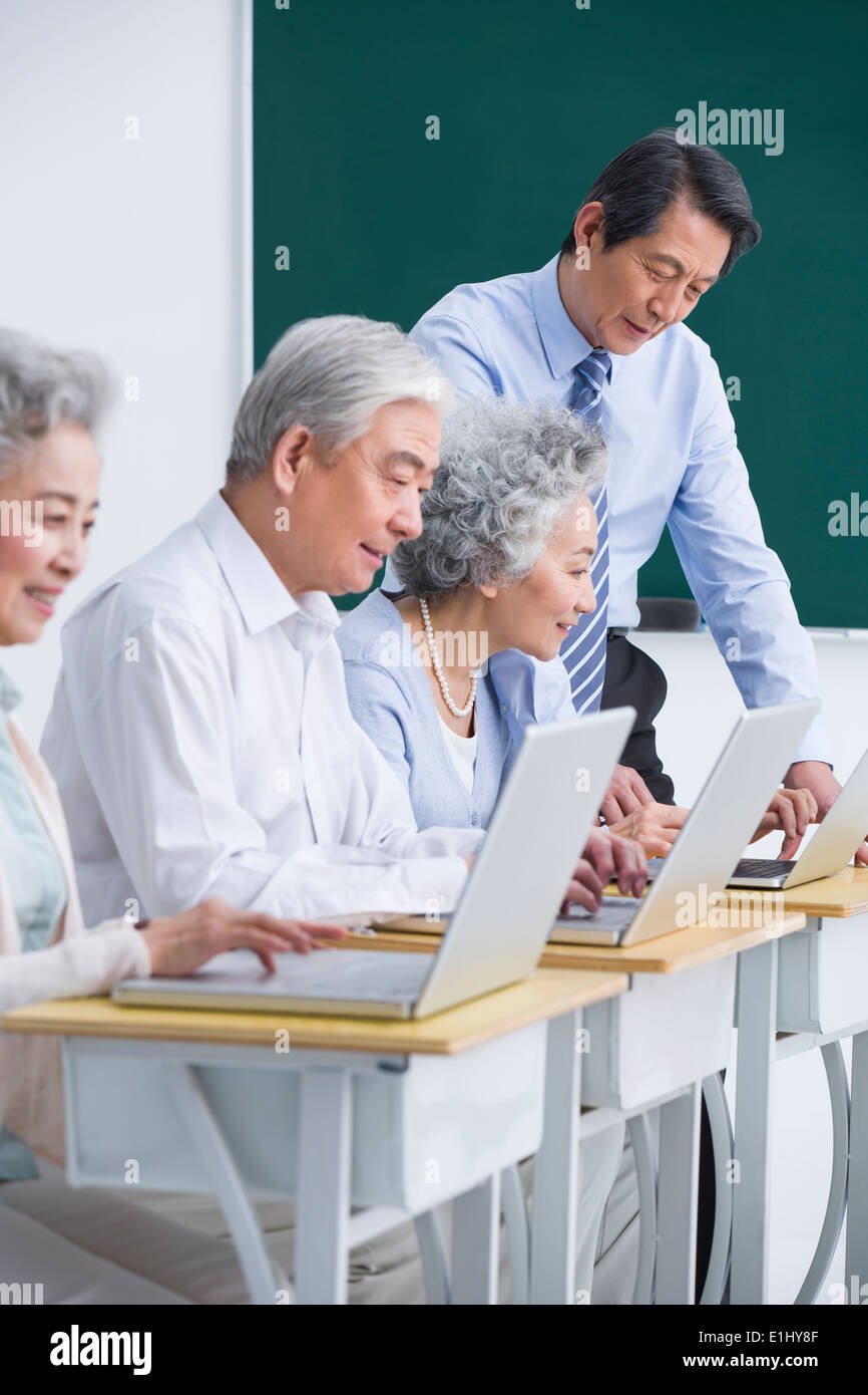 Senior adults having computer class at school Stock Photo - Alamy