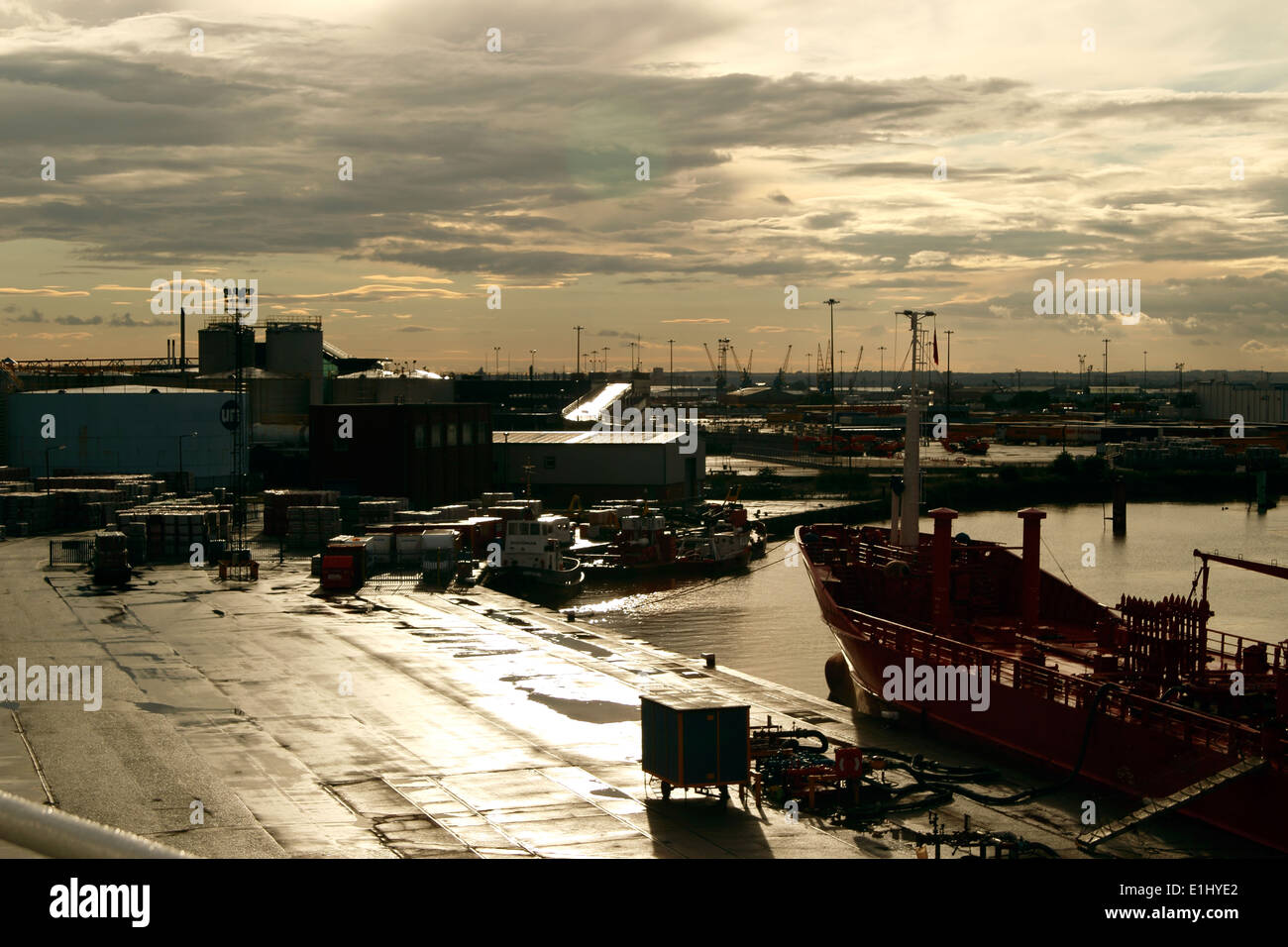 Industrial area of hull hi-res stock photography and images - Alamy