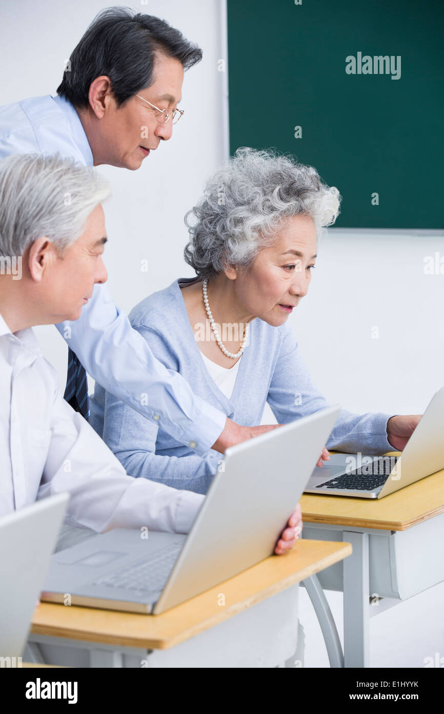 Senior adults having computer class at school Stock Photo - Alamy