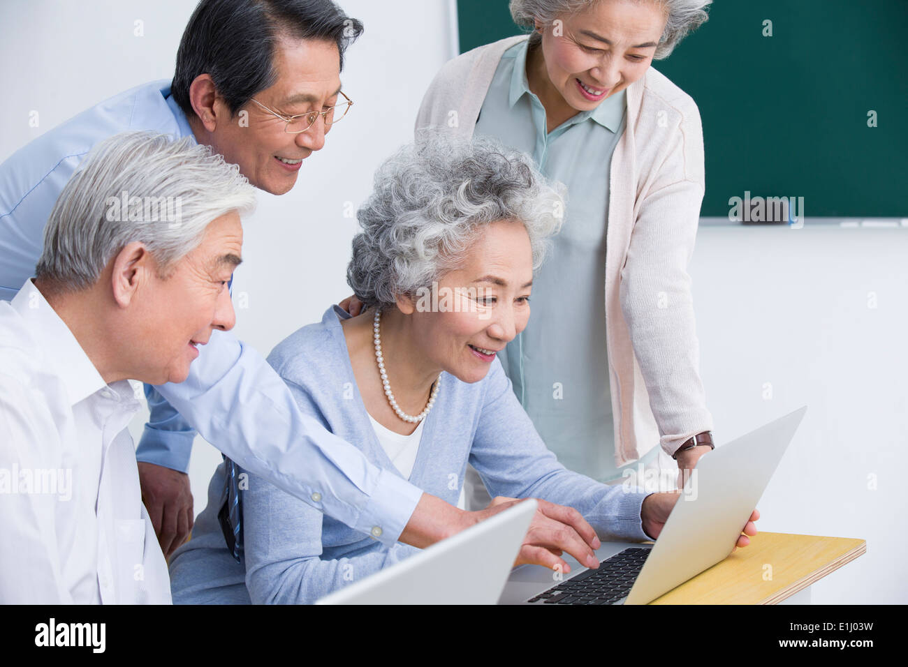 Senior adults having computer class at school Stock Photo - Alamy